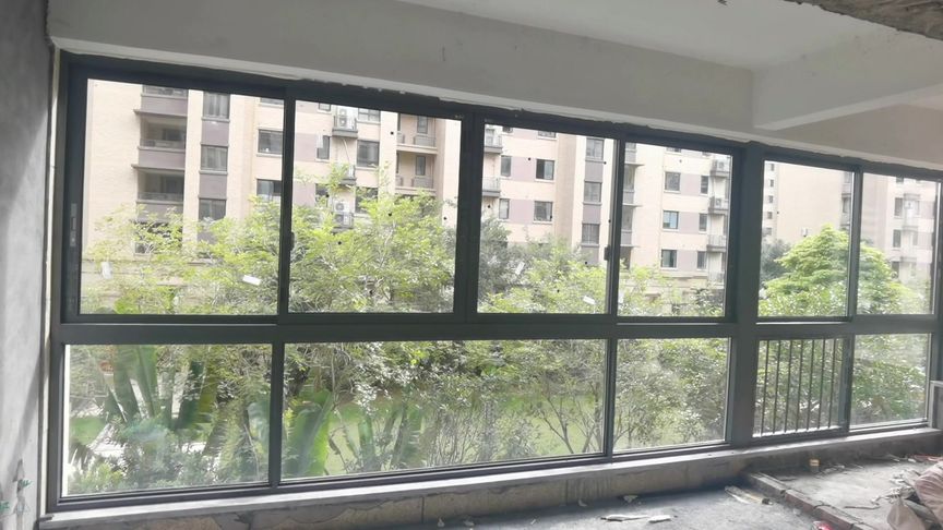 阳台断桥三轨推拉窗 可开启防护栏 晾晒衣物!(纱窗还没装起来