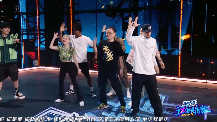 这就是街舞:王一博太会玩了,不同的斗舞,看来是喜剧吧