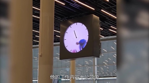 世界最疯狂的时钟里面的人要24小时不停工怎么做到的?