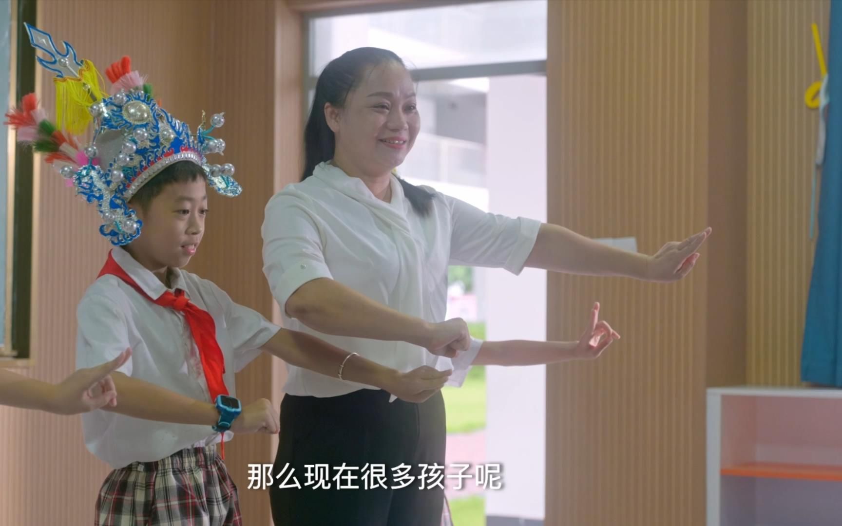 【向榜样学习】师德楷模事迹展播-蒙春华:教学相长,用“术”育人