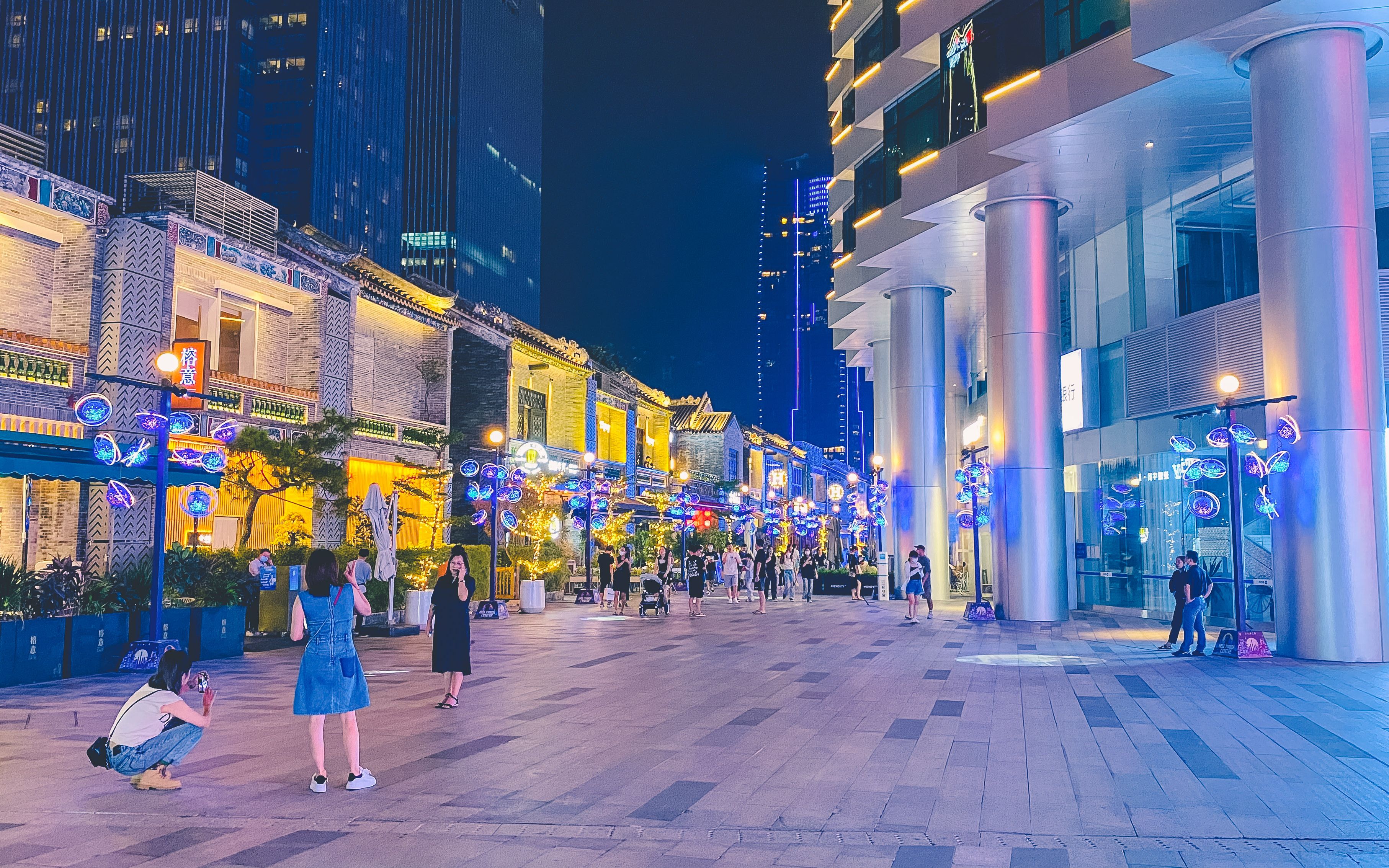 传统与现代碰撞,一个非常适合短裤拖鞋去的地方,CBD夜生活起点