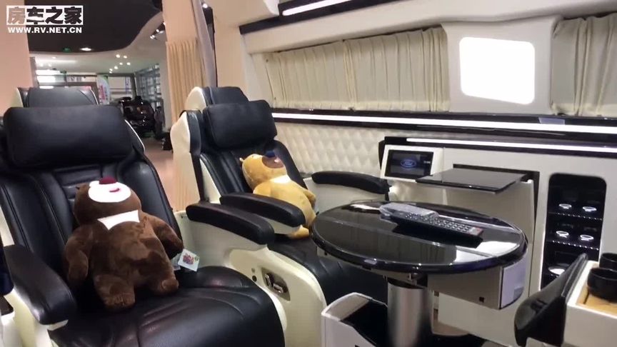 实拍总裁豪华舱 江铃福特新全顺商务车