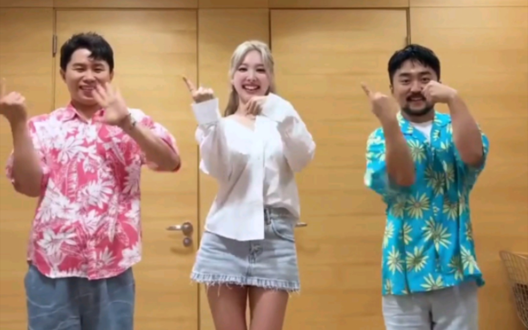 【林娜琏】pop手势舞挑战 全炫茂梁世亨柳炳宰key JYPstf大挑战 solo...