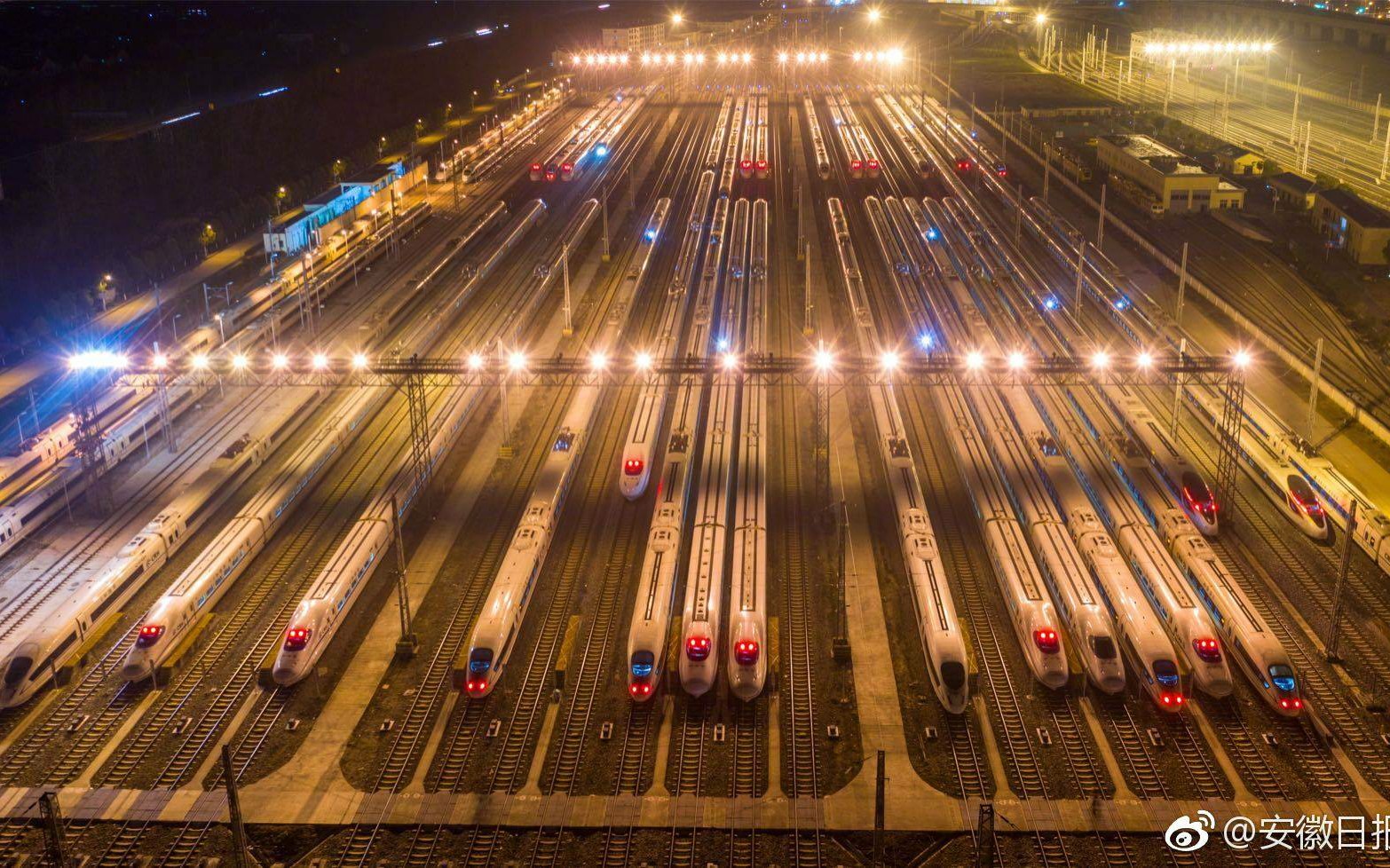 K424次列车驶入景德镇北站