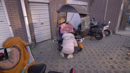 特殊时期,媳妇有点担心姥姥,买600多元的生活用品,给老人送去