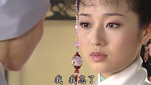 还珠格格:皇后一句紫薇傻眼,容嬷嬷见格格举动,感动的无以为报