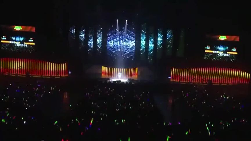 黄绮珊倾情演唱《离不开你》,黄妈秀完美高音,震撼全场!