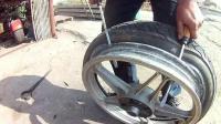 摩托车维修真空胎漏气 换真空气嘴配音乐