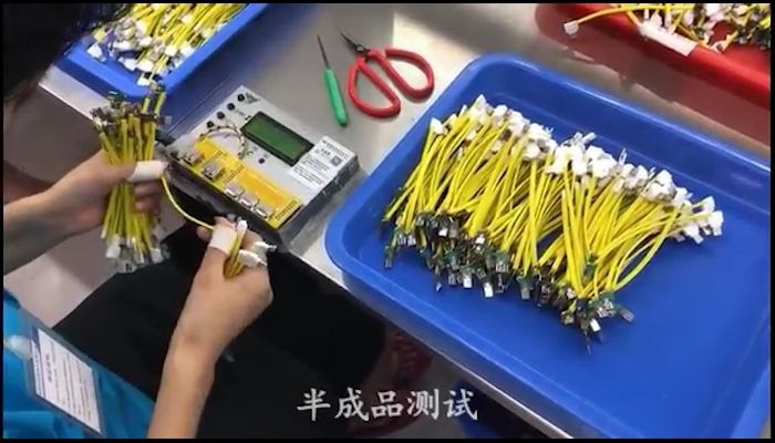 工厂专业生产编织数据线,直线数据线,伸缩数据线,锌合金数据线,发光...