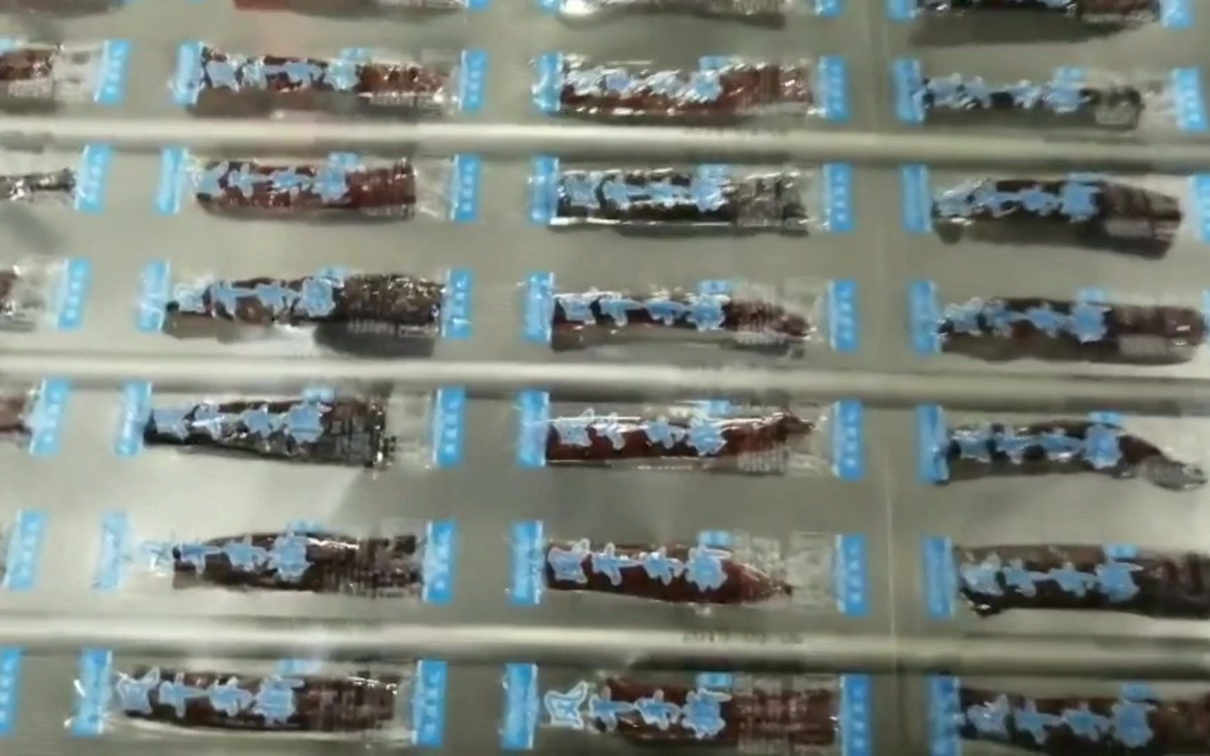 自动喷码机食品袋在线喷码实例