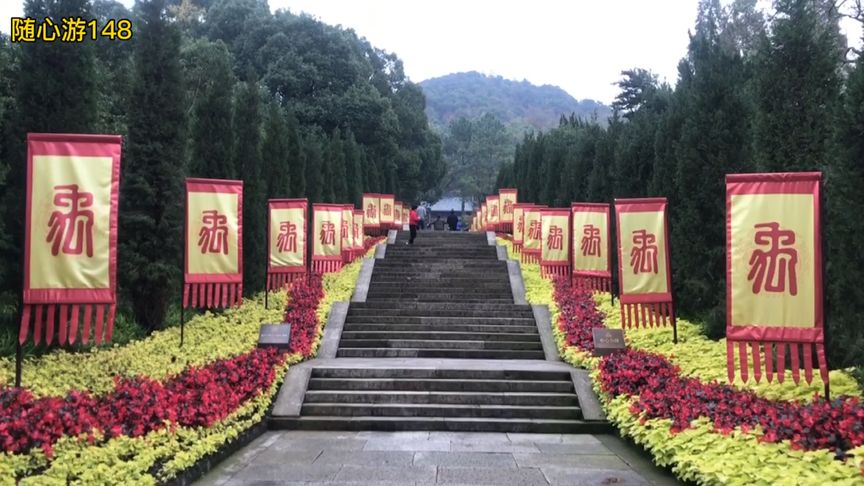 绍兴大禹陵寝据说就在大禹陵碑的后面,但具体位置至今仍是个迷!