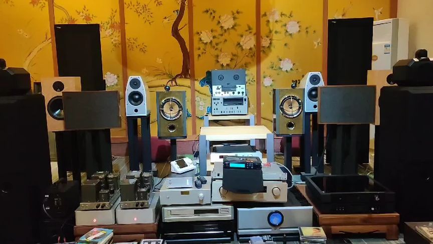 朋友开的音响店,今天去听,音源是DAT播放机模拟录音,这声音…