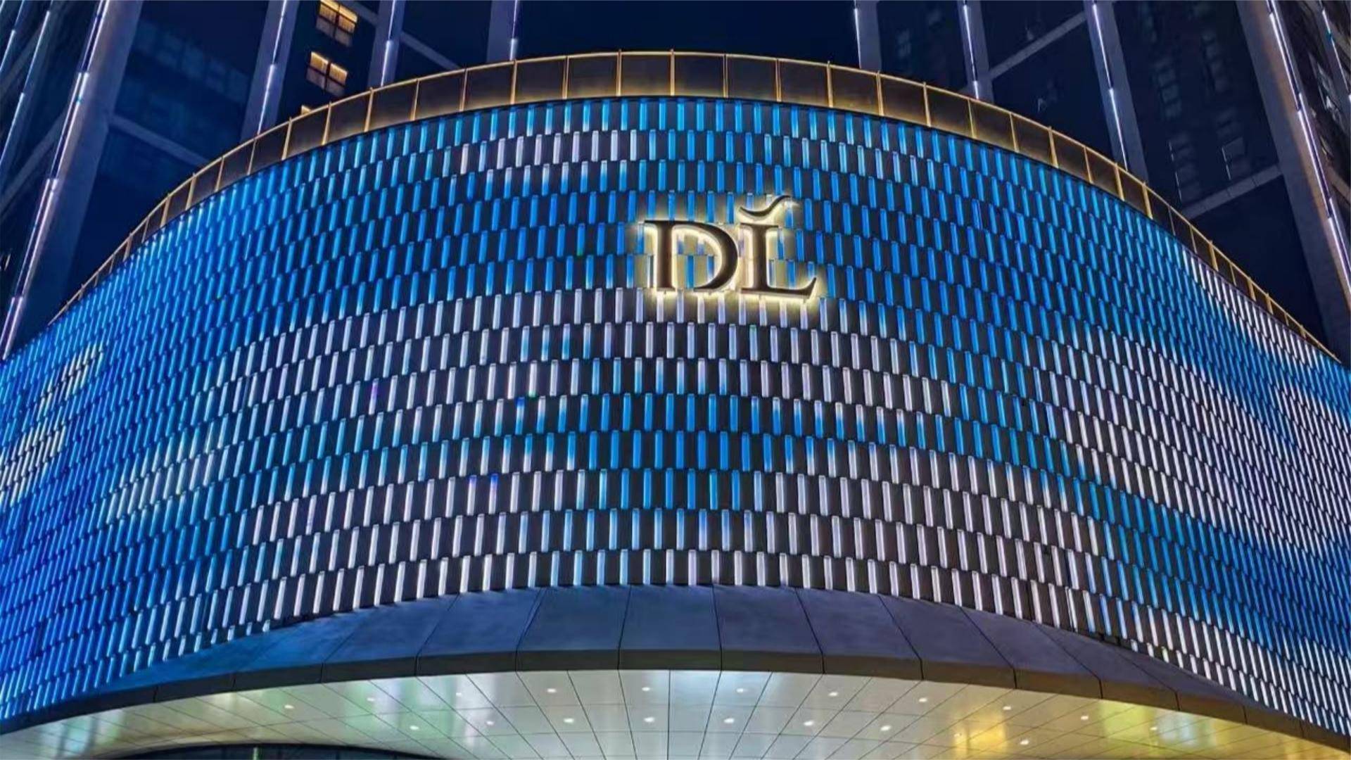 胖东来春节放假5天上热搜,员工称幸福感爆棚!顾客急了:放假前得把...