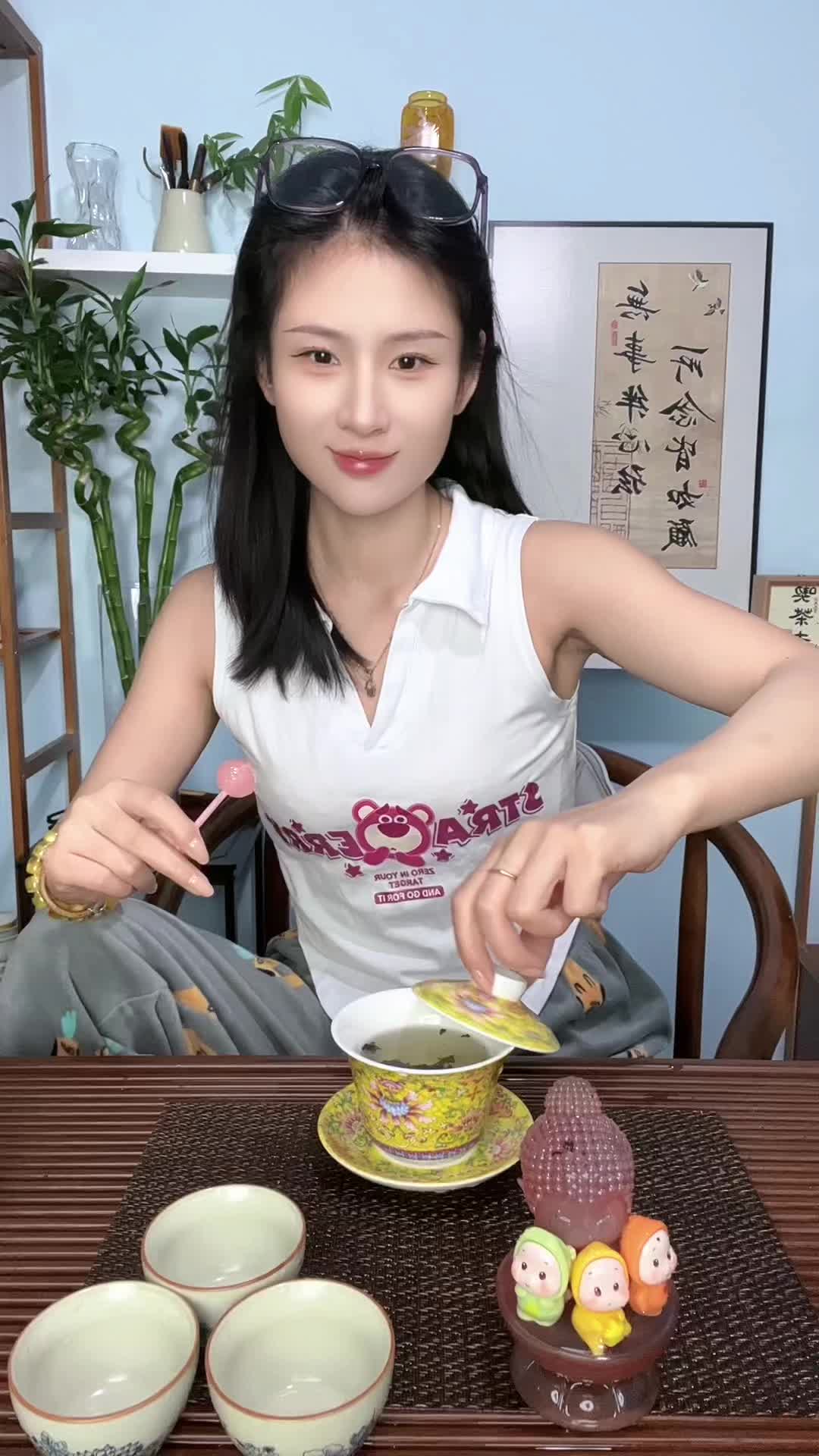 今天这盖碗怎么不听话?看我怎么教训他,必须拿开水烫他#茶艺师 #茶具...