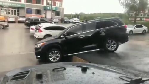 行车记录仪:不是叫SUV了就能不走寻常路了,真不把车当车