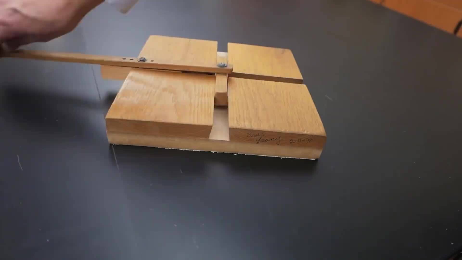 不可思议的"椭圆规",推动木杆来回移动,快速画出标准椭圆