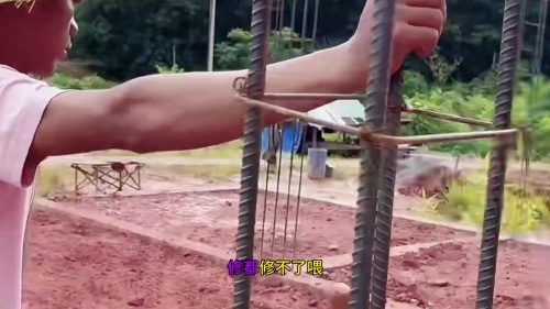 由于三哥安装不了暗线,所以今后大哥房子的电路准备安装明线