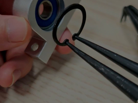 卡簧的拆装(卡簧钳)