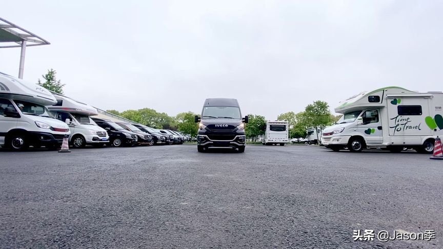 进口依维柯,定制版九座商务车!