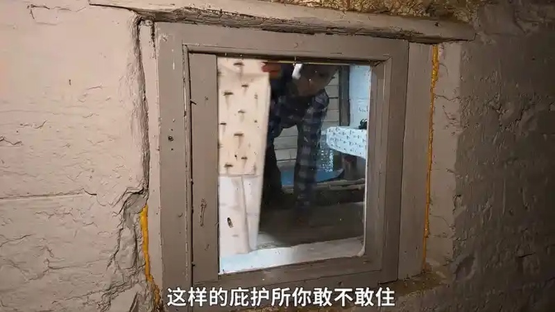 41. 野外翻新临湖小屋,搭建屋顶修理木门