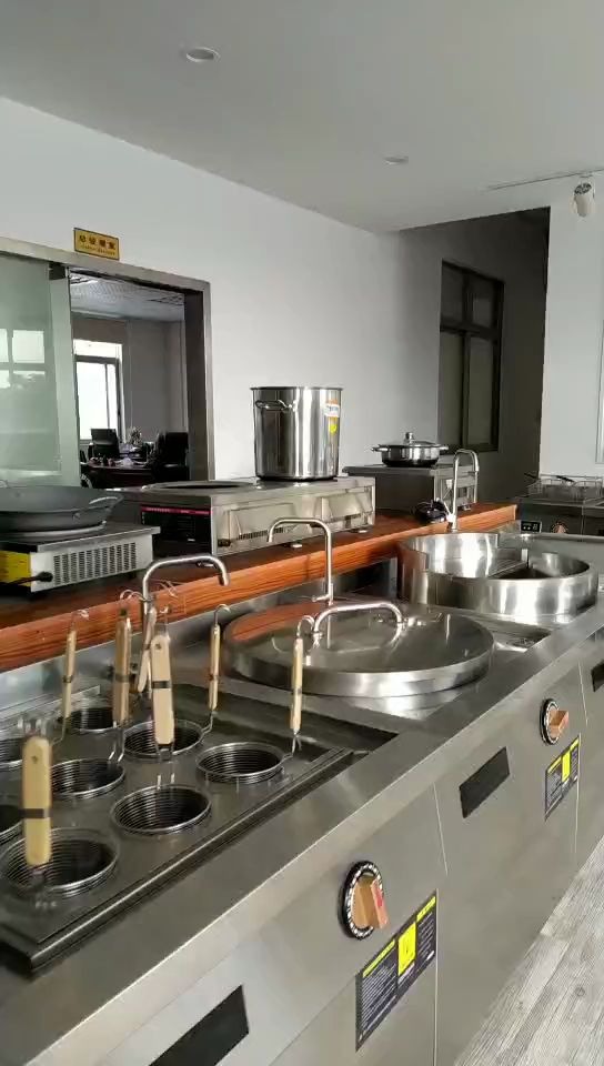 宏量商厨工厂的商用厨房设备展示厅