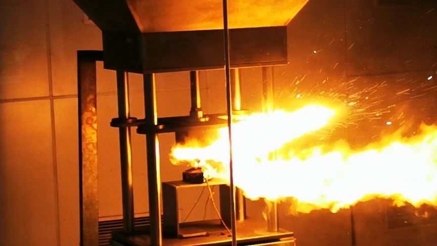 比亚迪祖传电池穿刺实验