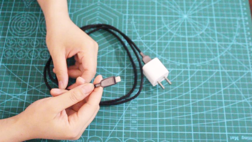 手机数据线接口经常脱皮?只需准备一根吸管轻松修复,实用又省钱