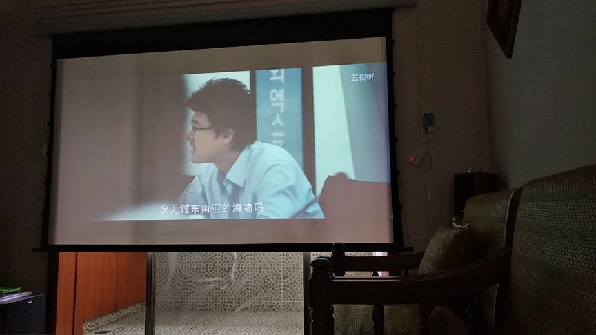 爱普生Tw7000型,3LcD,4K,3D影机,白天,不拉窗帘的效果图