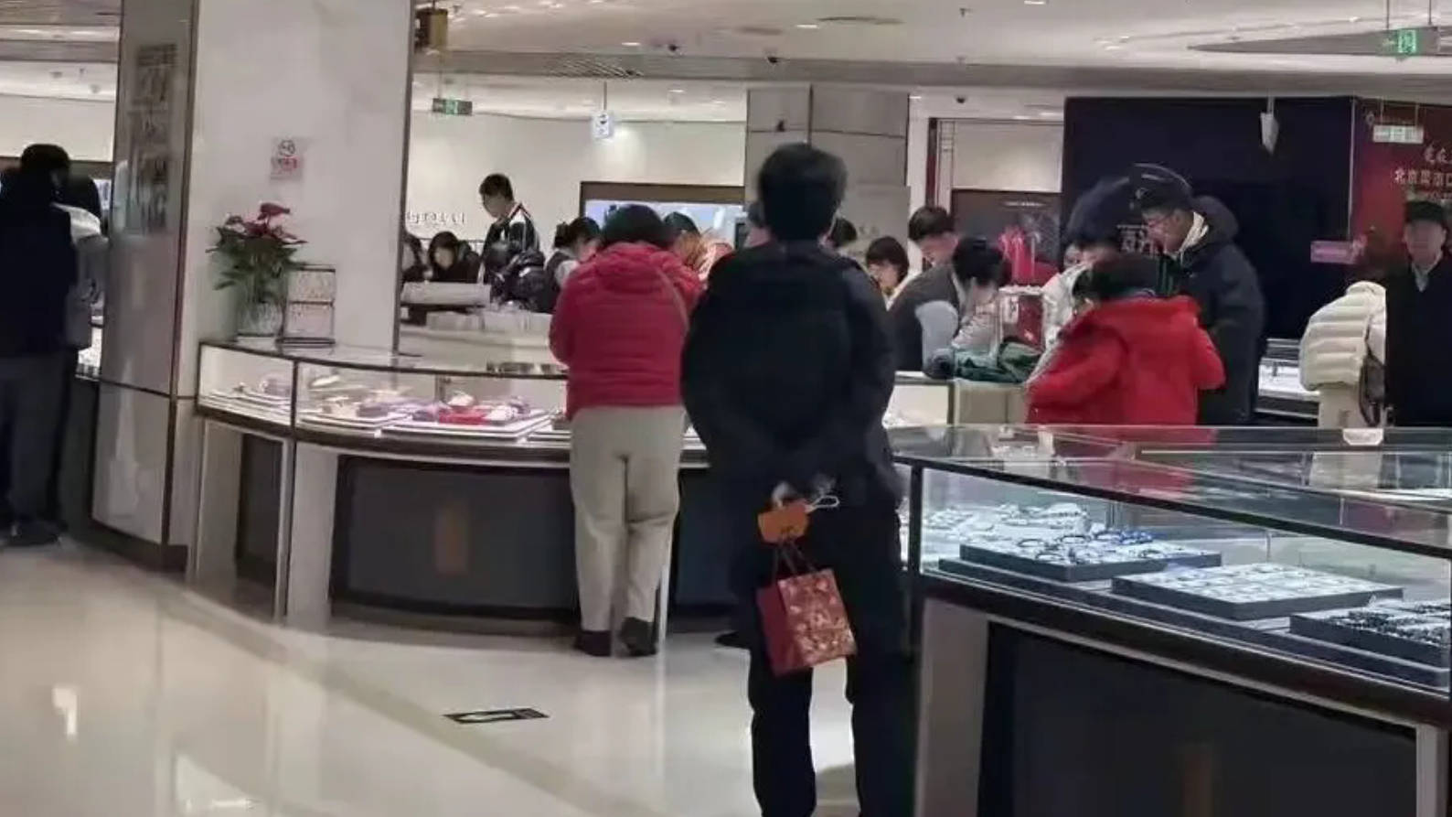 金价银价,反弹!1000克金条卖断货,"有人不问价直接出手"