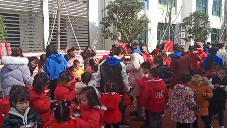 今天去义乌幼儿园舞狮子表演