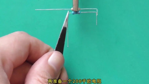 自制一个简单又便捷的《按键式两灯切换》