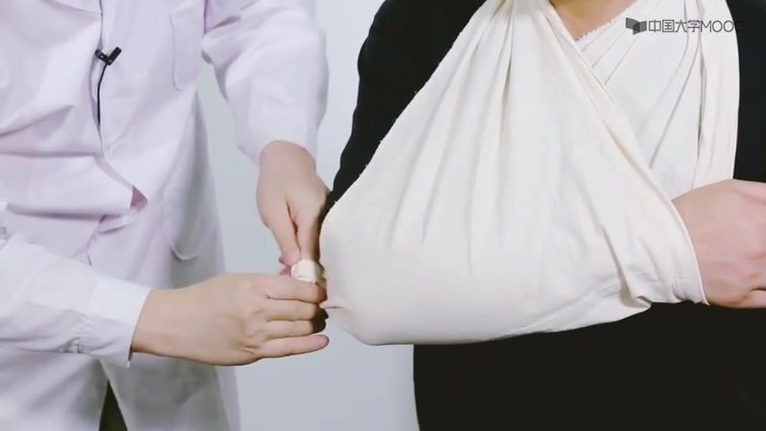 【上海体育学院】运动急救学:10.三角巾包扎的操作方法
