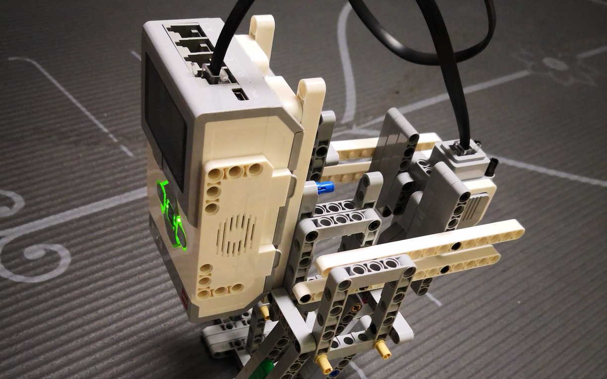 乐高ev3双足倒走机器人(模仿)