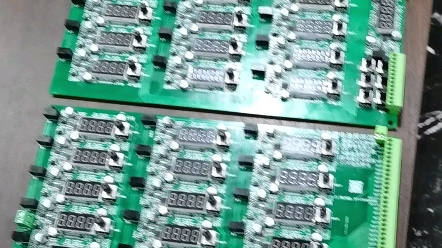 给客户定做了4套锂电池模拟器,一会准备发货。支持4套模拟器串联,单...