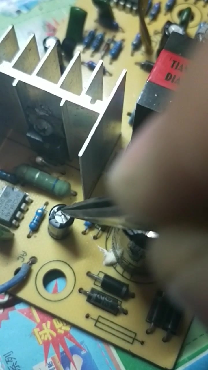 本人:修个骏马4812坏充电器2