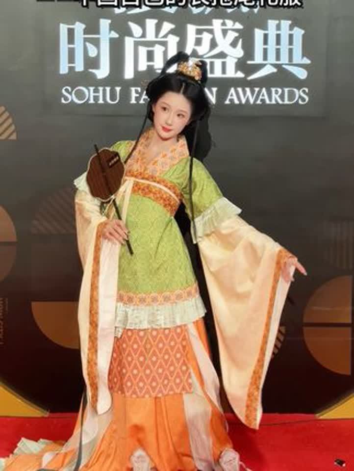 它小众没有流量,但这样的大舞台我不想放弃它 在搜狐时尚盛典上,和它...