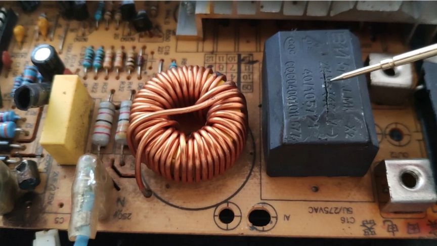 修电磁炉最怕爆管,啪一声,让人心惊胆颤