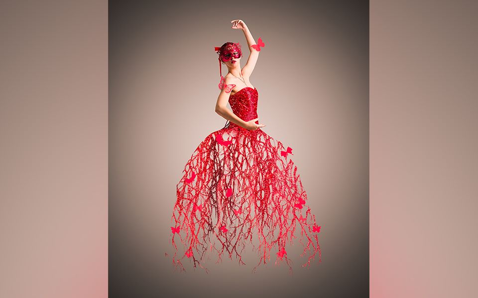 PS女孩分散的水晶裙子效果创意合成