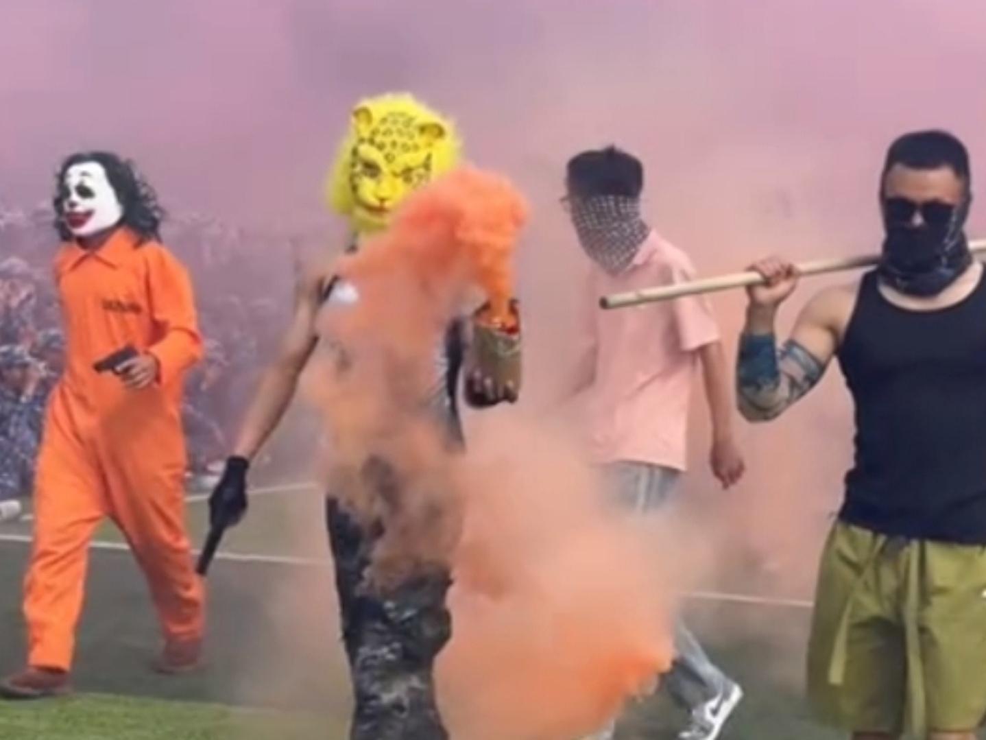 长治医学院军训汇演帅出圈:教官扮金钱豹,当反派惊艳全场