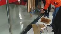 公司玻璃门锁扣反了不得不迫拆
