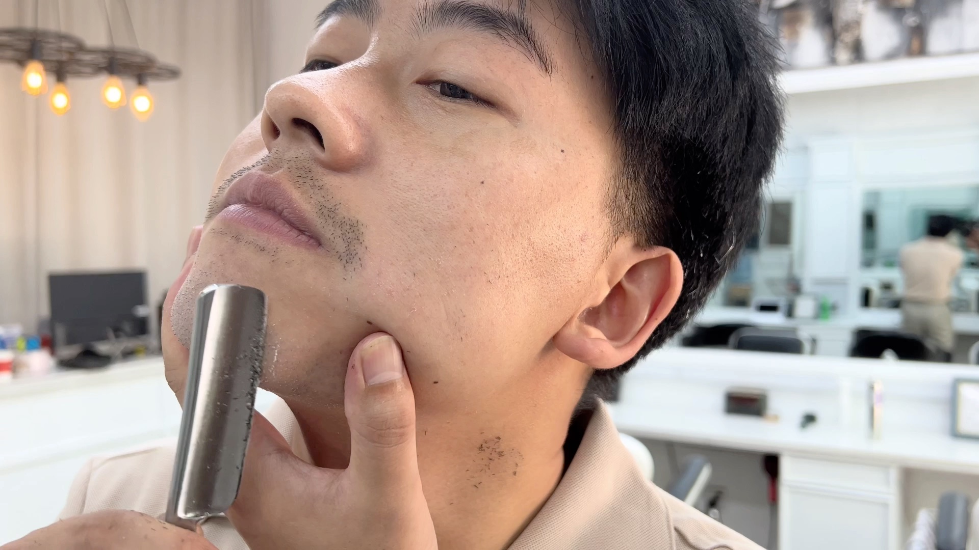 老式剃刀直剃干刮是什么体验?老式剃刀的锋利度和正确使用方法!