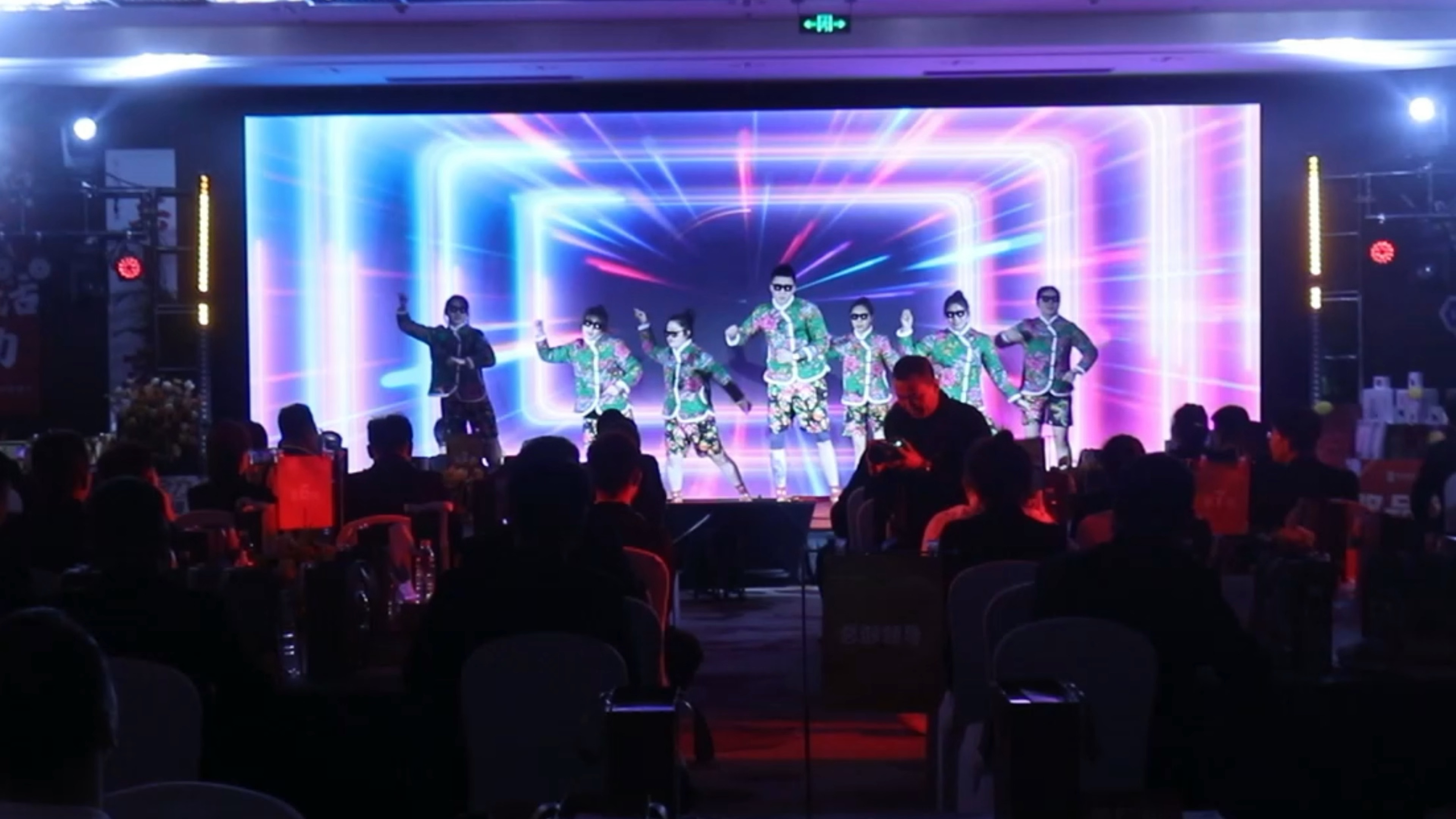 《沐铭餐饮》年会开场舞“八方来财”#公司年会 #年会才艺展示 #沐铭...