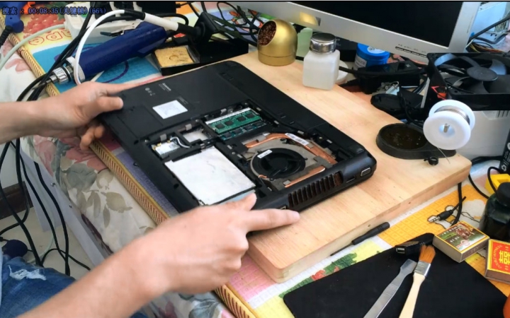 UP主教你如何给笔记本电脑清灰