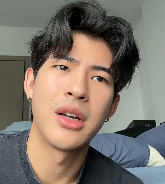本来还挺伤感的,直到我打开马马酱的评论区(btw,我真的好想知道他说...