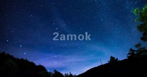 实拍4K星空运动星轨素材:实拍视频,凌晨两点素材网