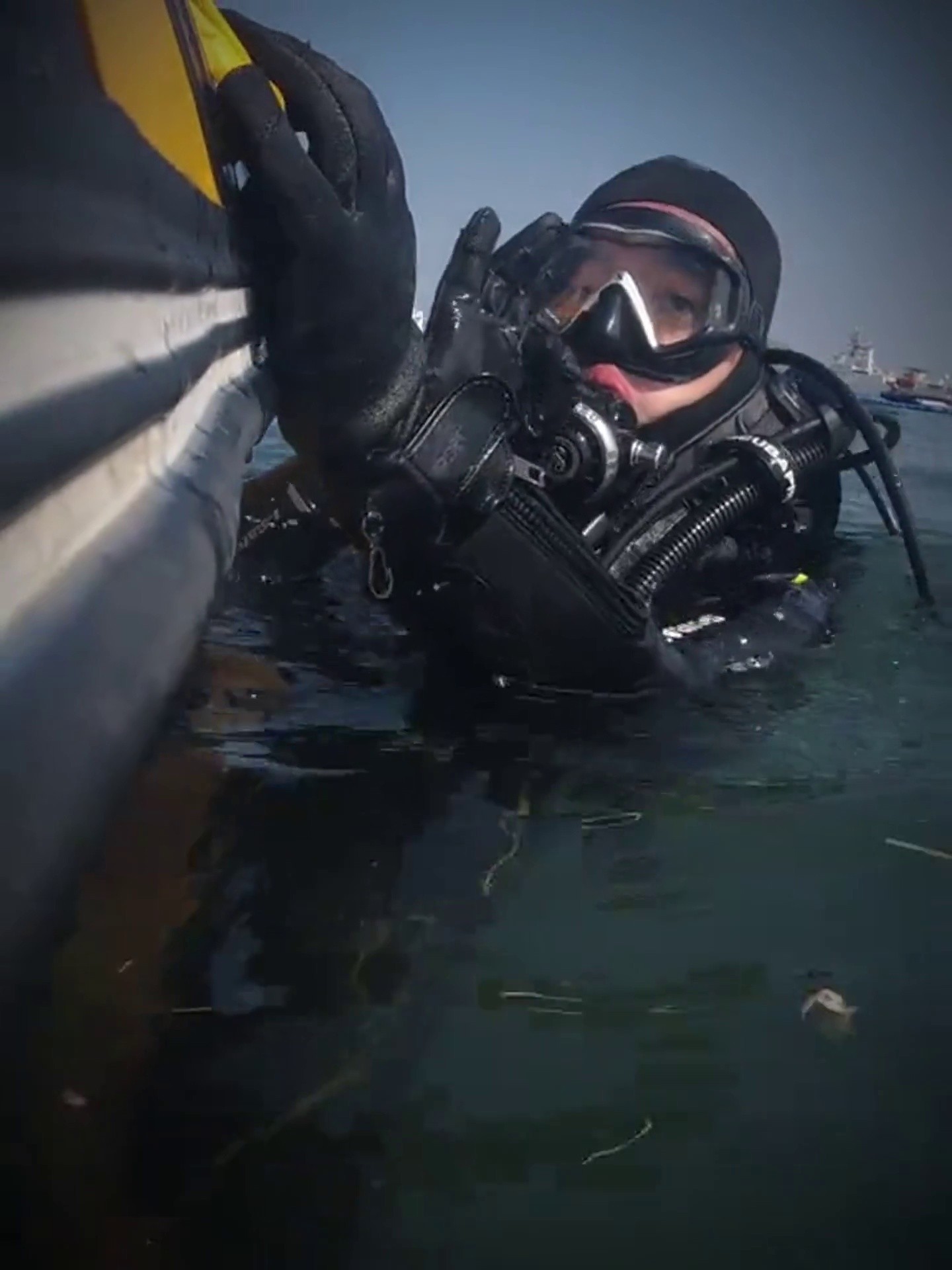 ...青岛特警"蛙人"集训,潜水大片来袭 近日,青岛市公安局#特警 支队组织...