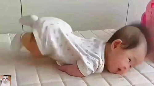 萌娃搞笑日常大揭秘,看他们如何搞怪表演绝技