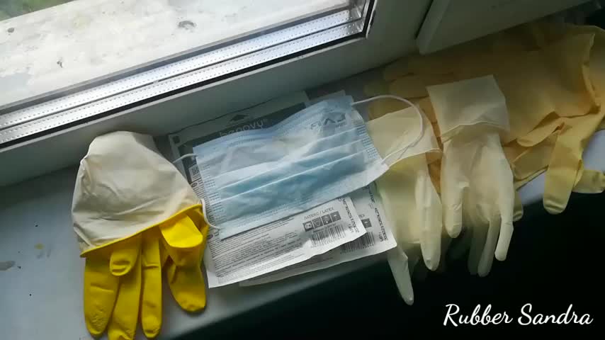 妹子戴多层手术手套