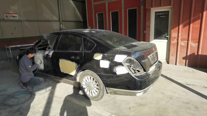 朋友开了十几年的车要做大烤漆,看看喷漆过程和你想象中一样吗?