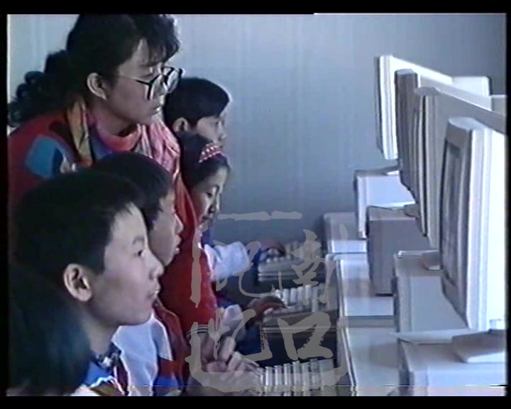 九十年代初的小学计算机课 这是286的电脑?
